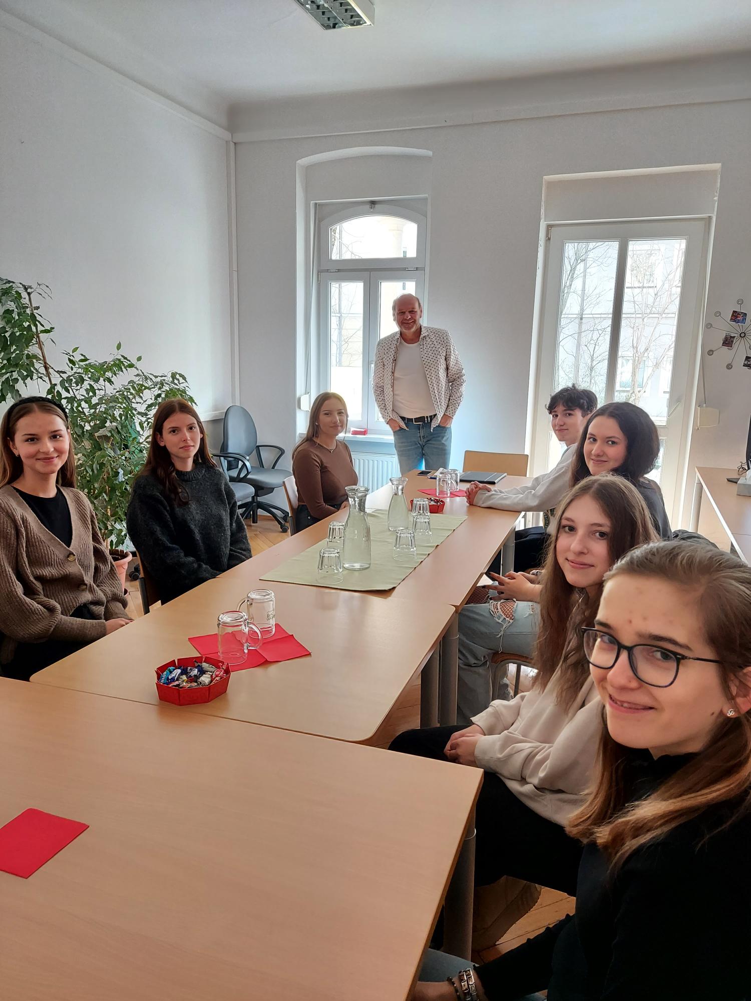 Besuch der Wahlpflichtfachgruppe Psychologie in der Schulpsychologie ...